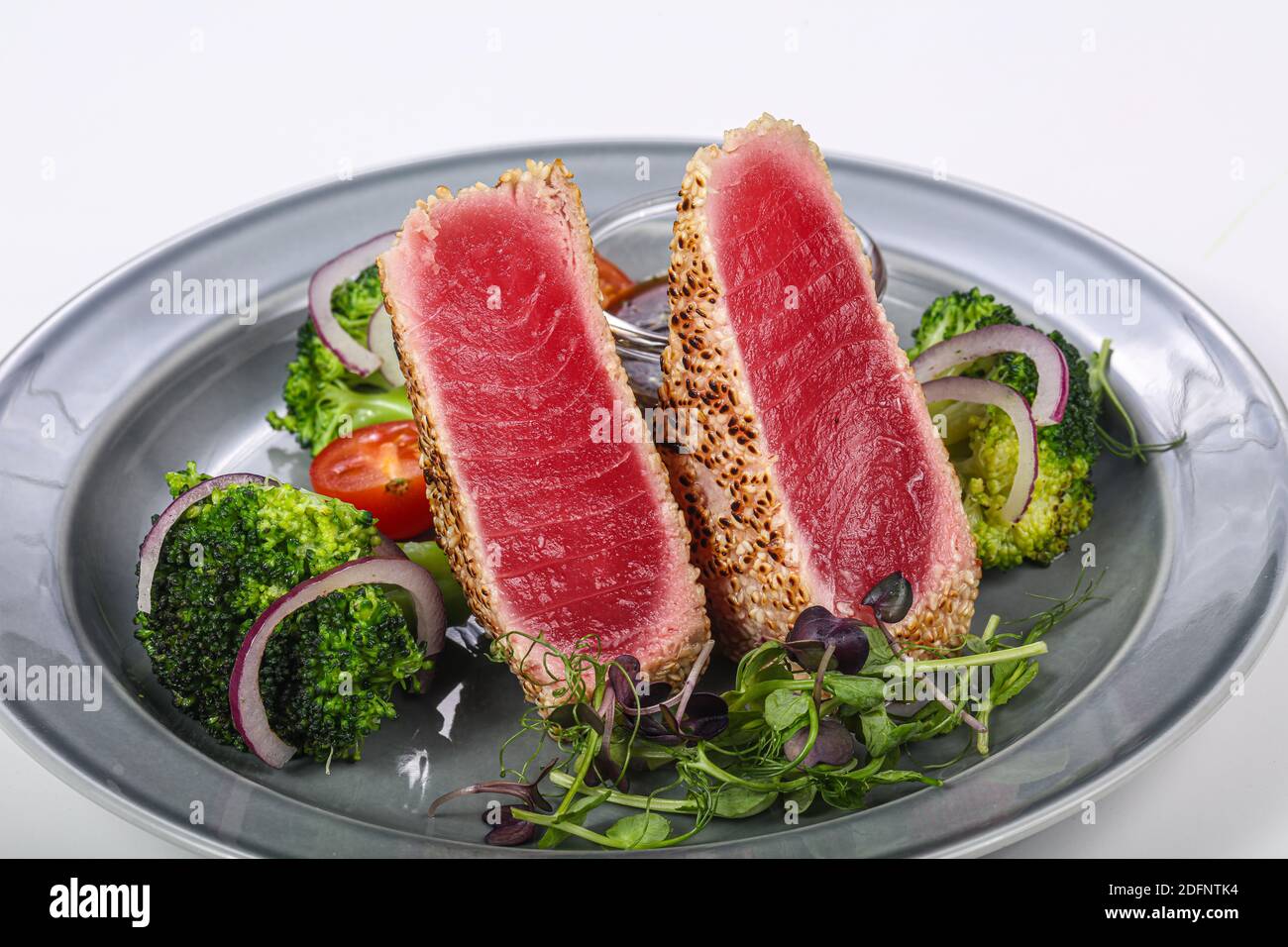 Tuna fish tataki in sesame seeds ans vegetables Stock Photo - Alamy