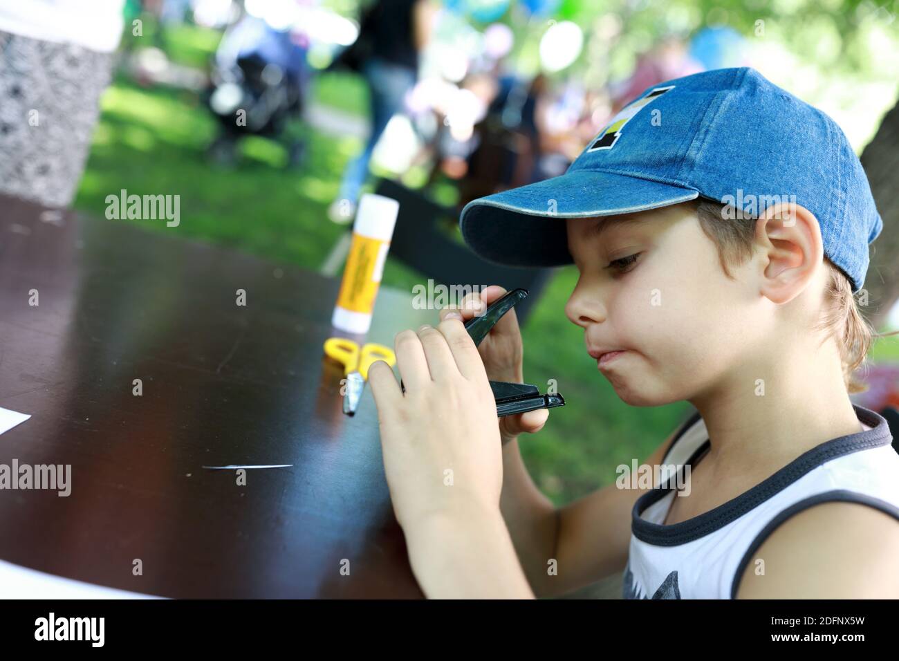 Person using stapler hi-res stock photography and images - Alamy