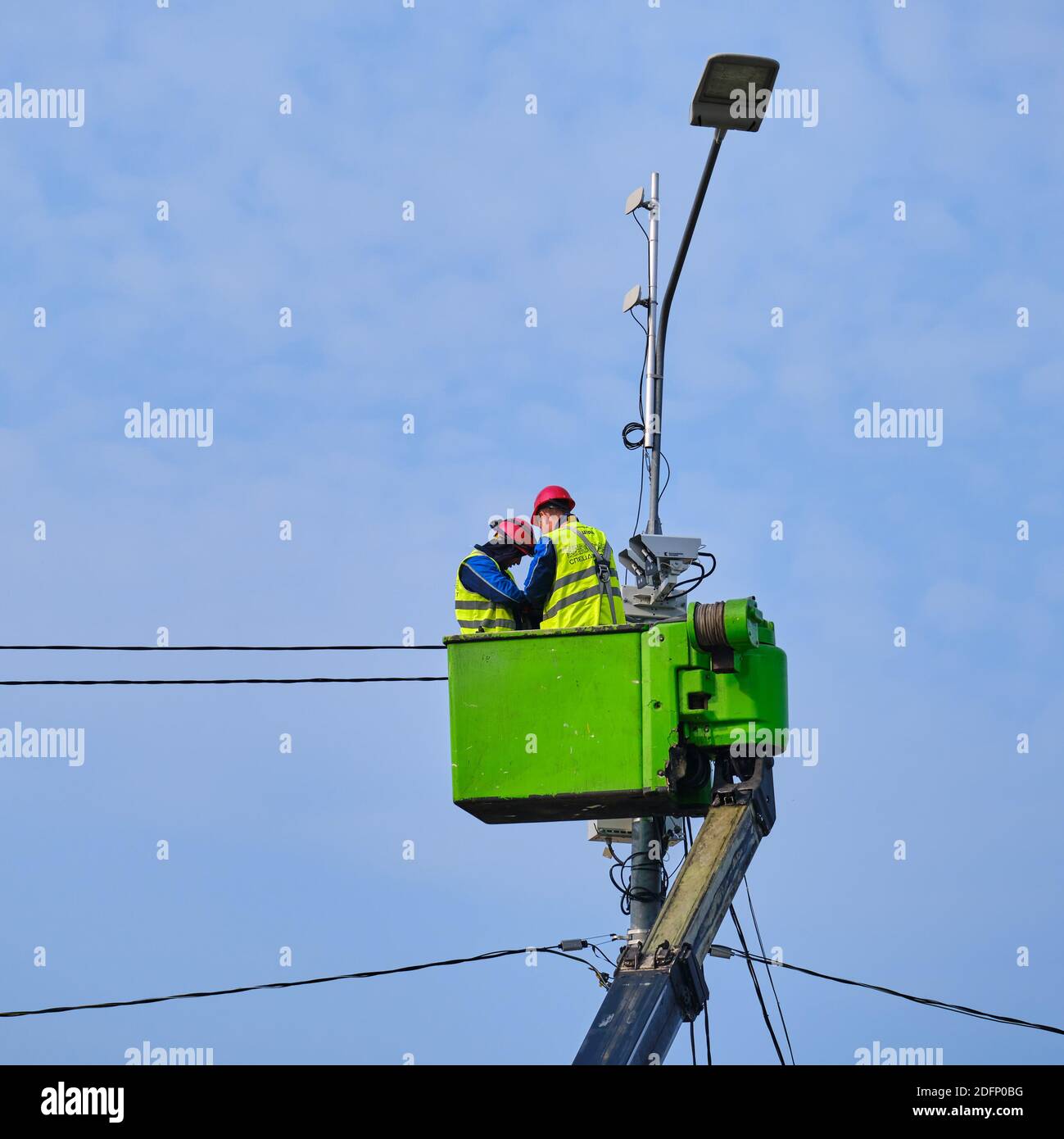 Two utility workers hi-res stock photography and images - Alamy