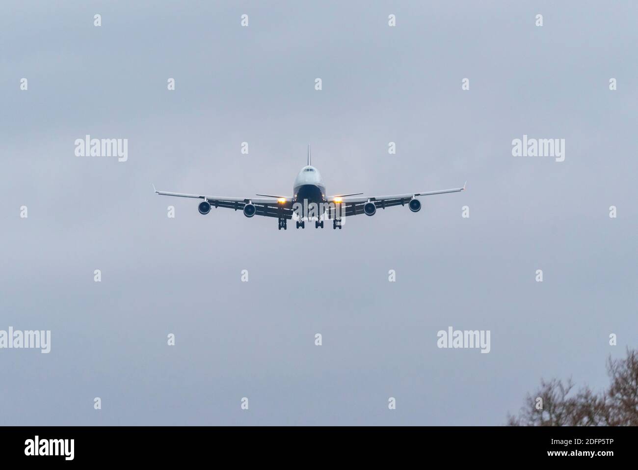Final flight of British Airways Boeing 747 Jumbo Jet plane G-BNLY in ...