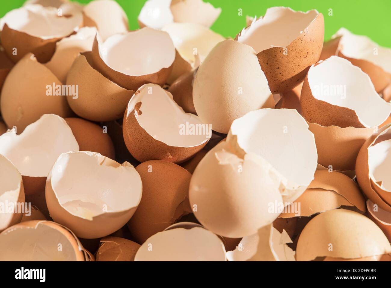Broken egg icon hi-res stock photography and images - Alamy