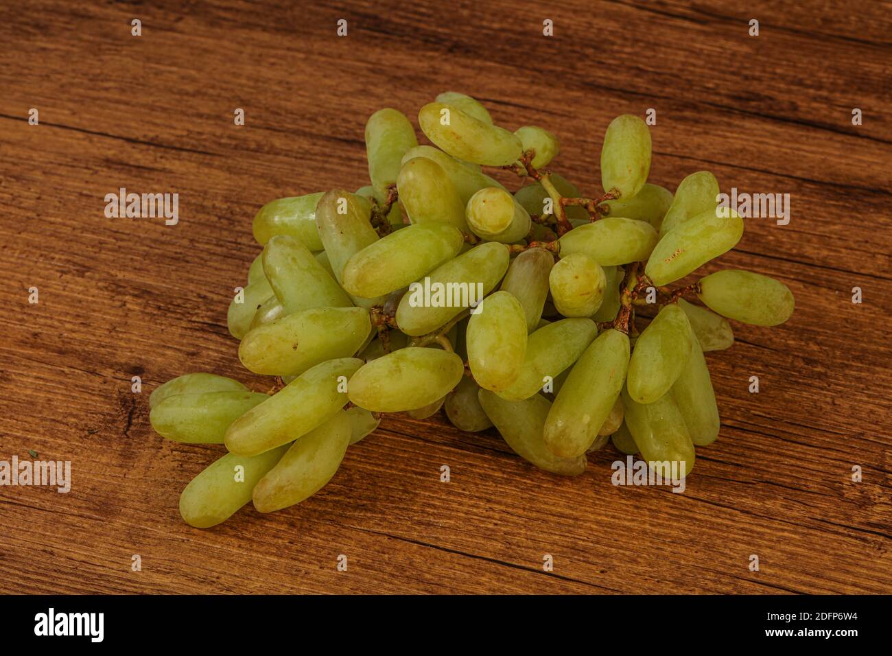Fresh sweet tasty Green Grape heap Stock Photo - Alamy
