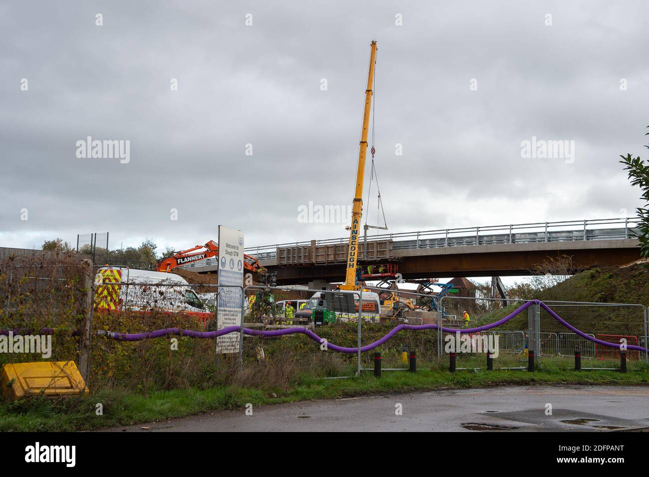 Slough, Berkshire, UK. 1st November, 2020. The M4 between Junction 5 ...
