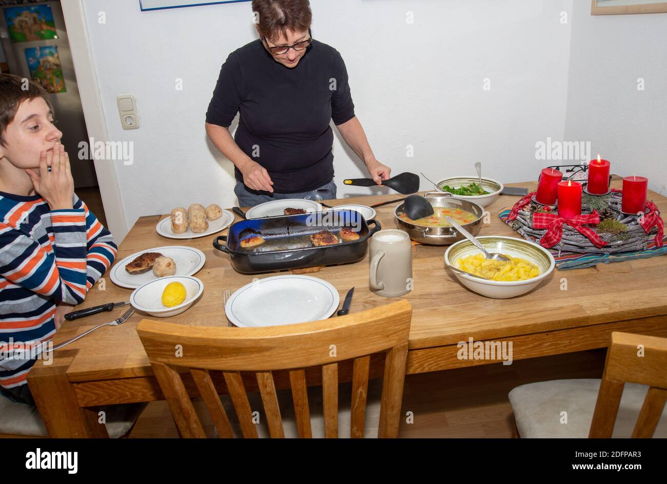 A family gets ready for lunch on the second Sunday of Advent Stock ...