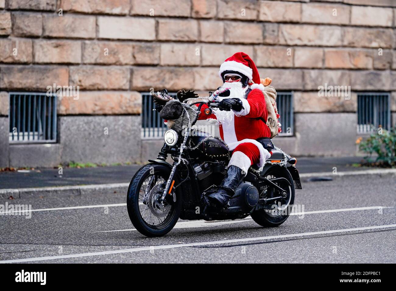 Santa claus riding a harley davidson hi-res stock photography and ...