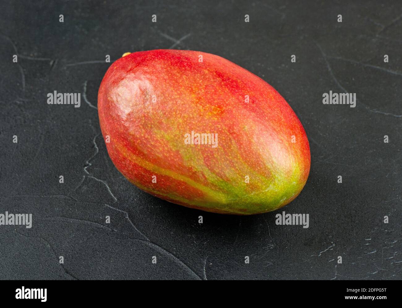 Dark green mango hi-res stock photography and images - Alamy