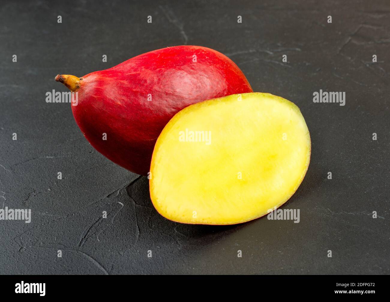 Half a mango hi-res stock photography and images - Alamy