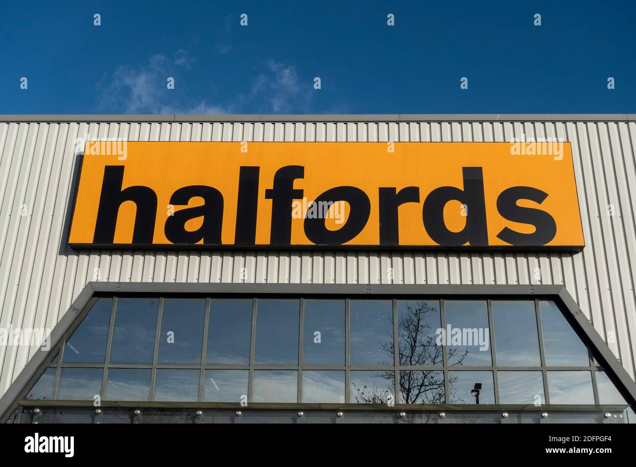 Halfords store sign , Trowbridge, Wiltshire, England, UK Stock Photo ...