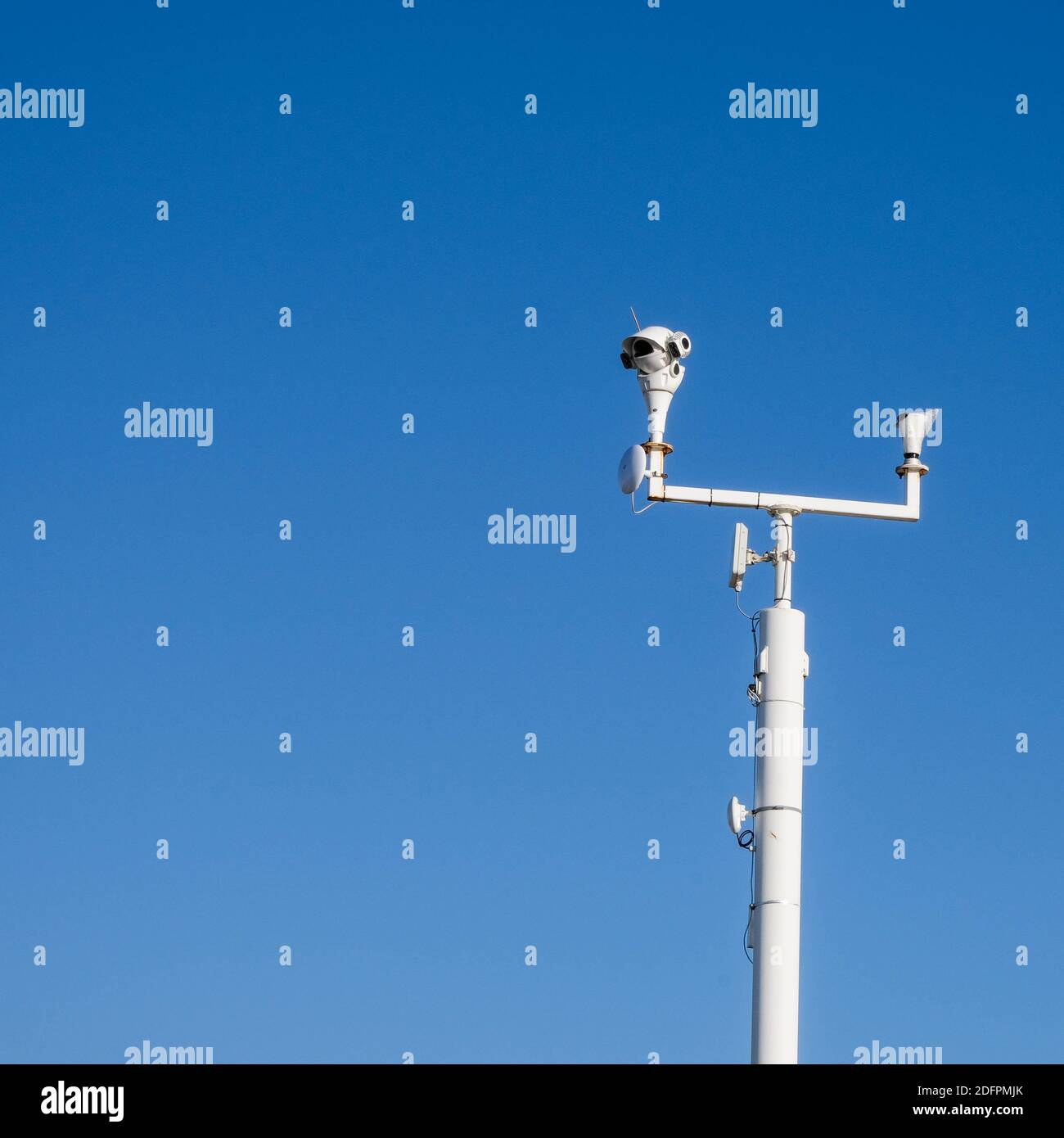 Cctv watching people hi-res stock photography and images - Alamy
