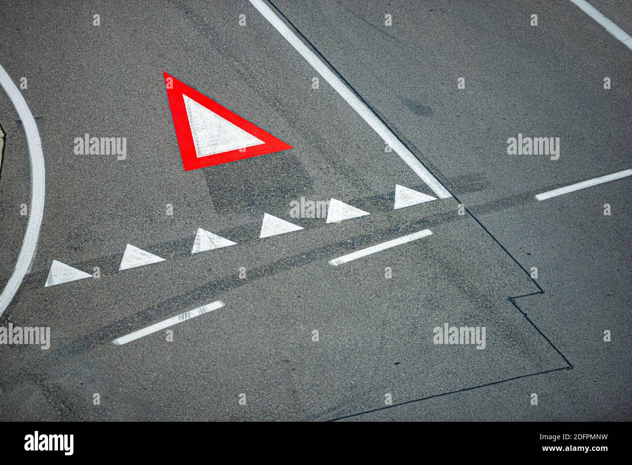 Airport runway road marking hi-res stock photography and images - Alamy