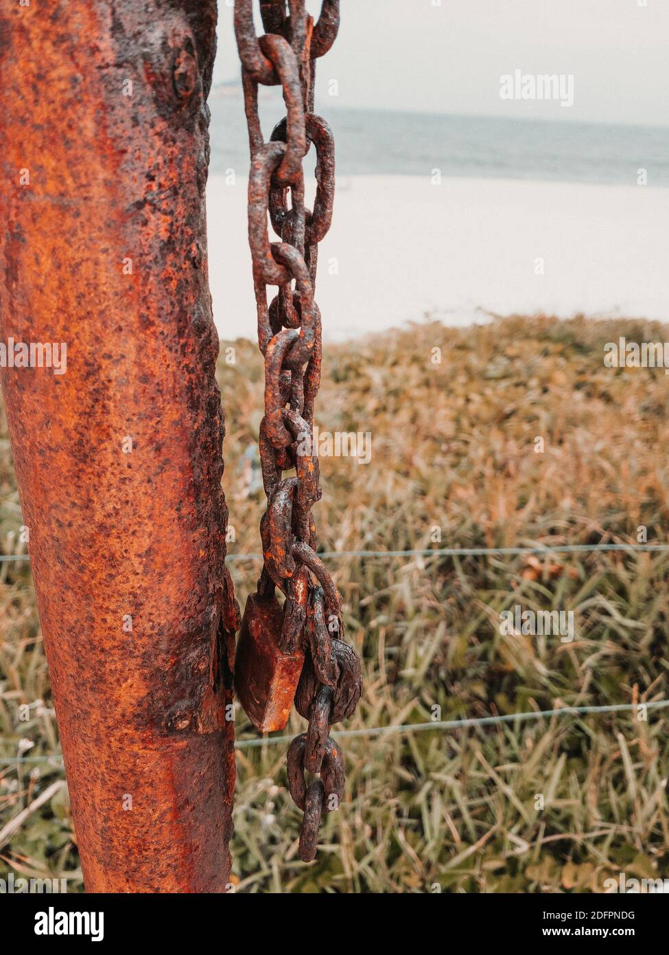 Old gate chain beach hi-res stock photography and images - Alamy