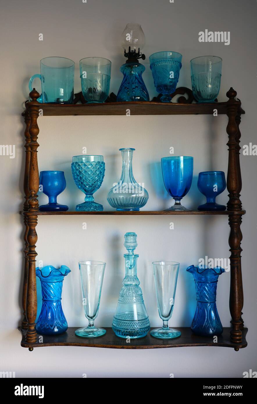 Collection of blue vases hi-res stock photography and images - Alamy