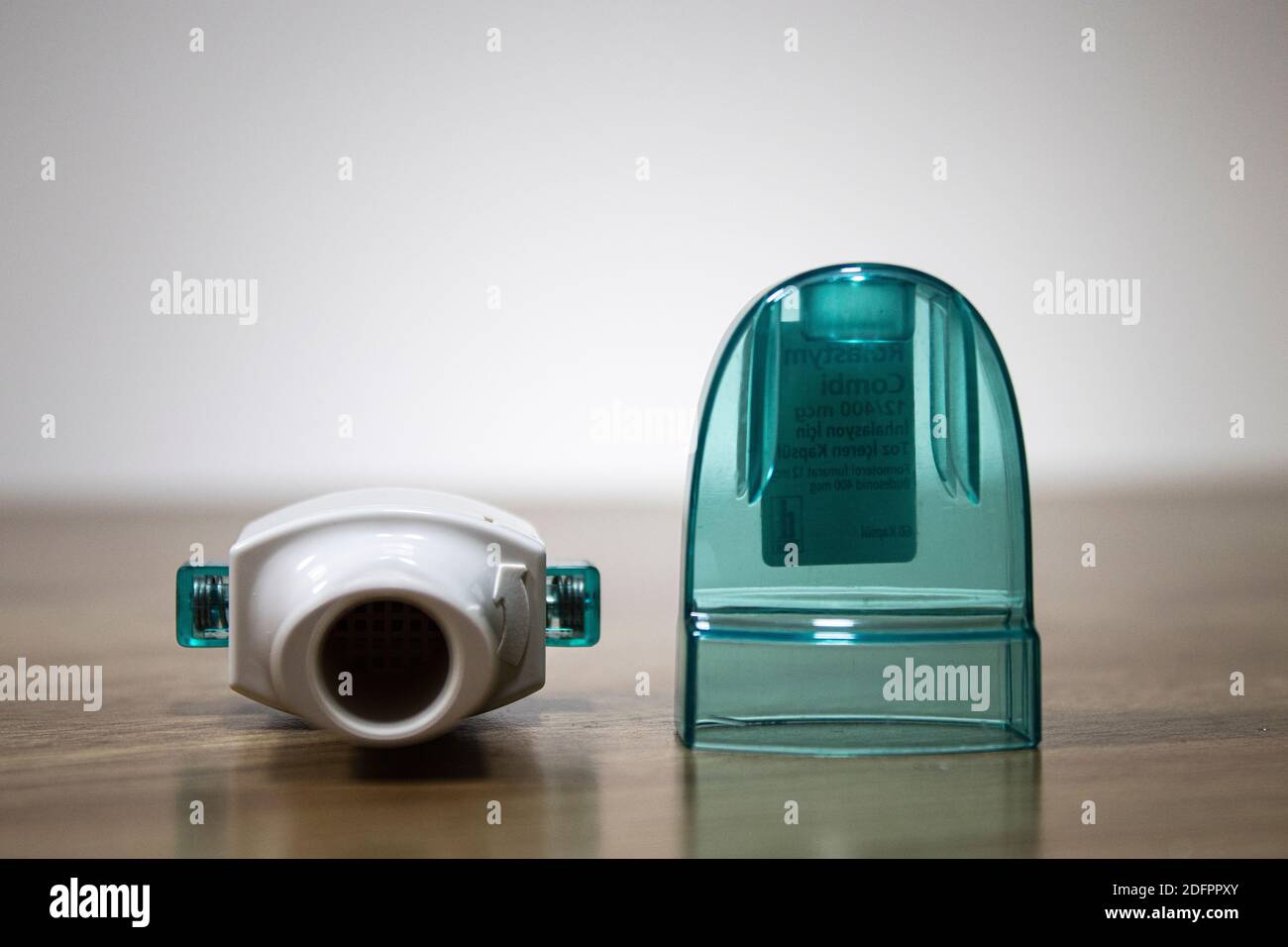 Respiratory disease asthma treatment hi-res stock photography and ...