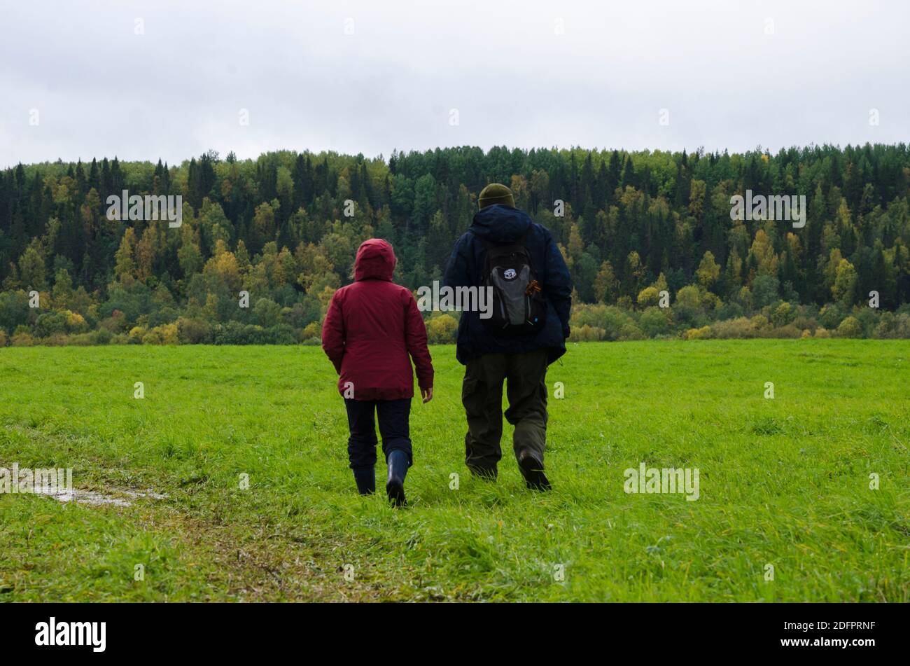 Two travelers hi-res stock photography and images - Alamy