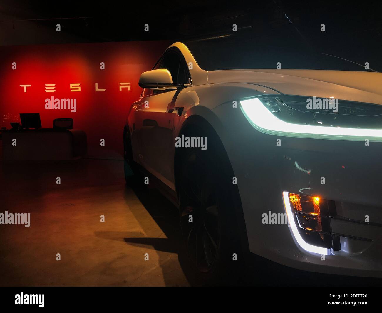 Tesla insignia hi-res stock photography and images - Alamy