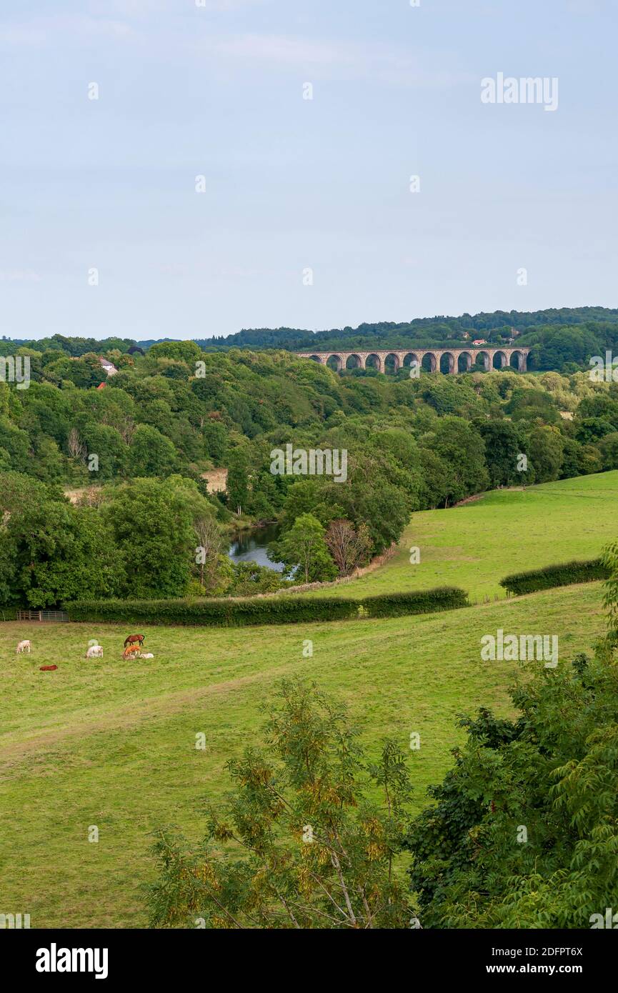 Traphont Cefn Mawr Rail Viaduct across the River Dee in the Vale of ...