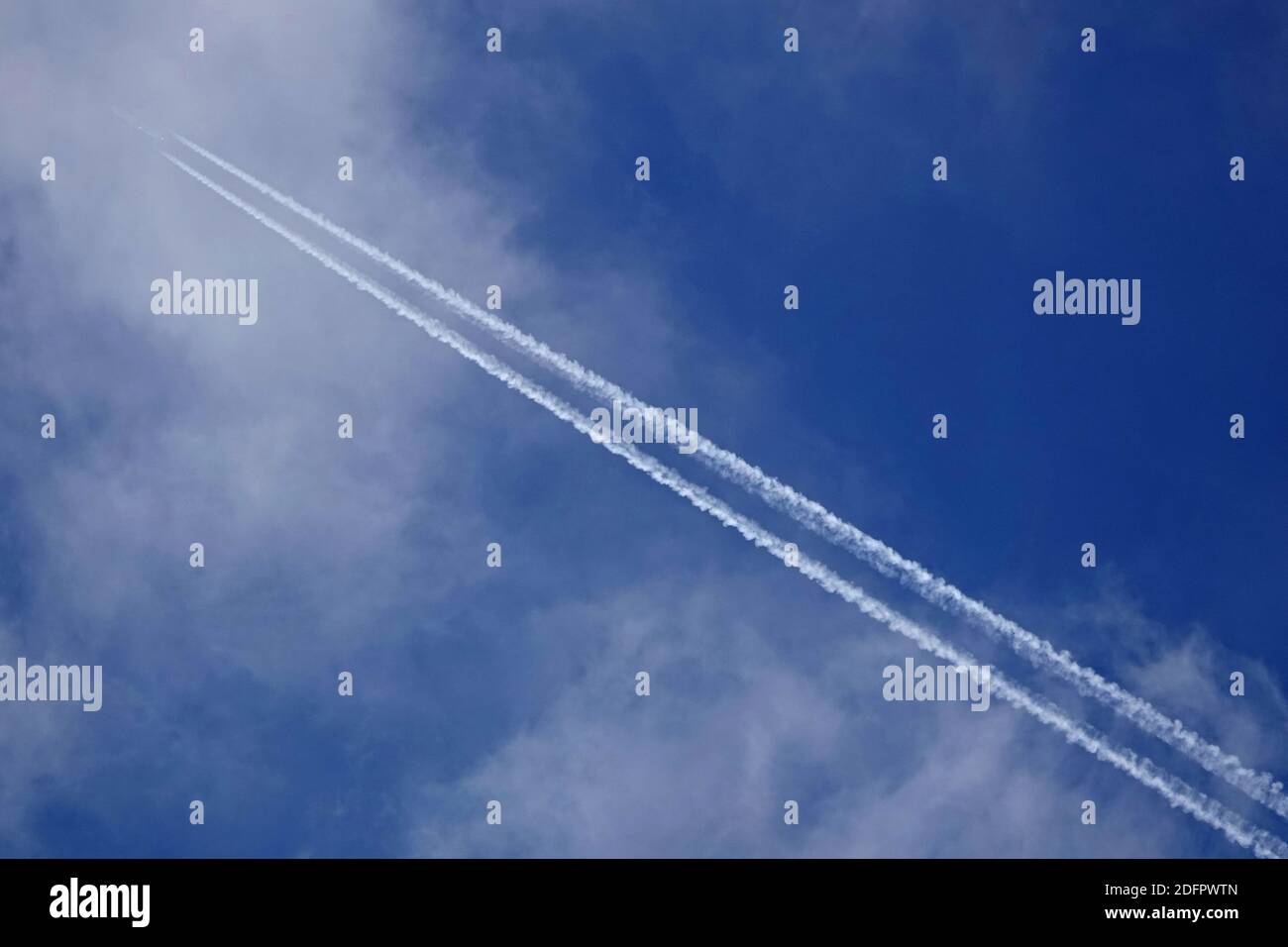 Contrail design hi-res stock photography and images - Alamy