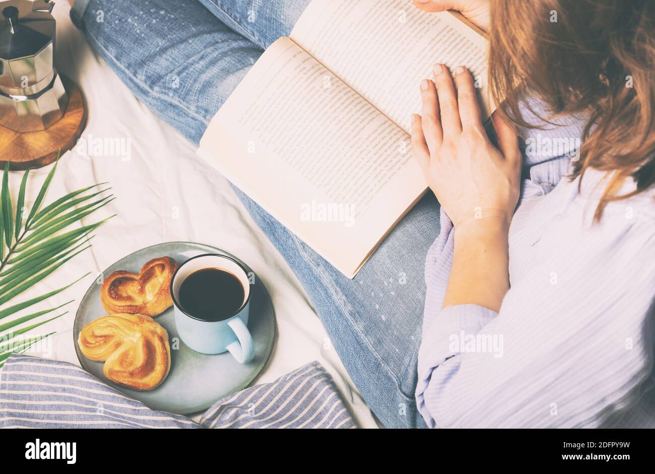 Reading breakfast hi-res stock photography and images - Alamy