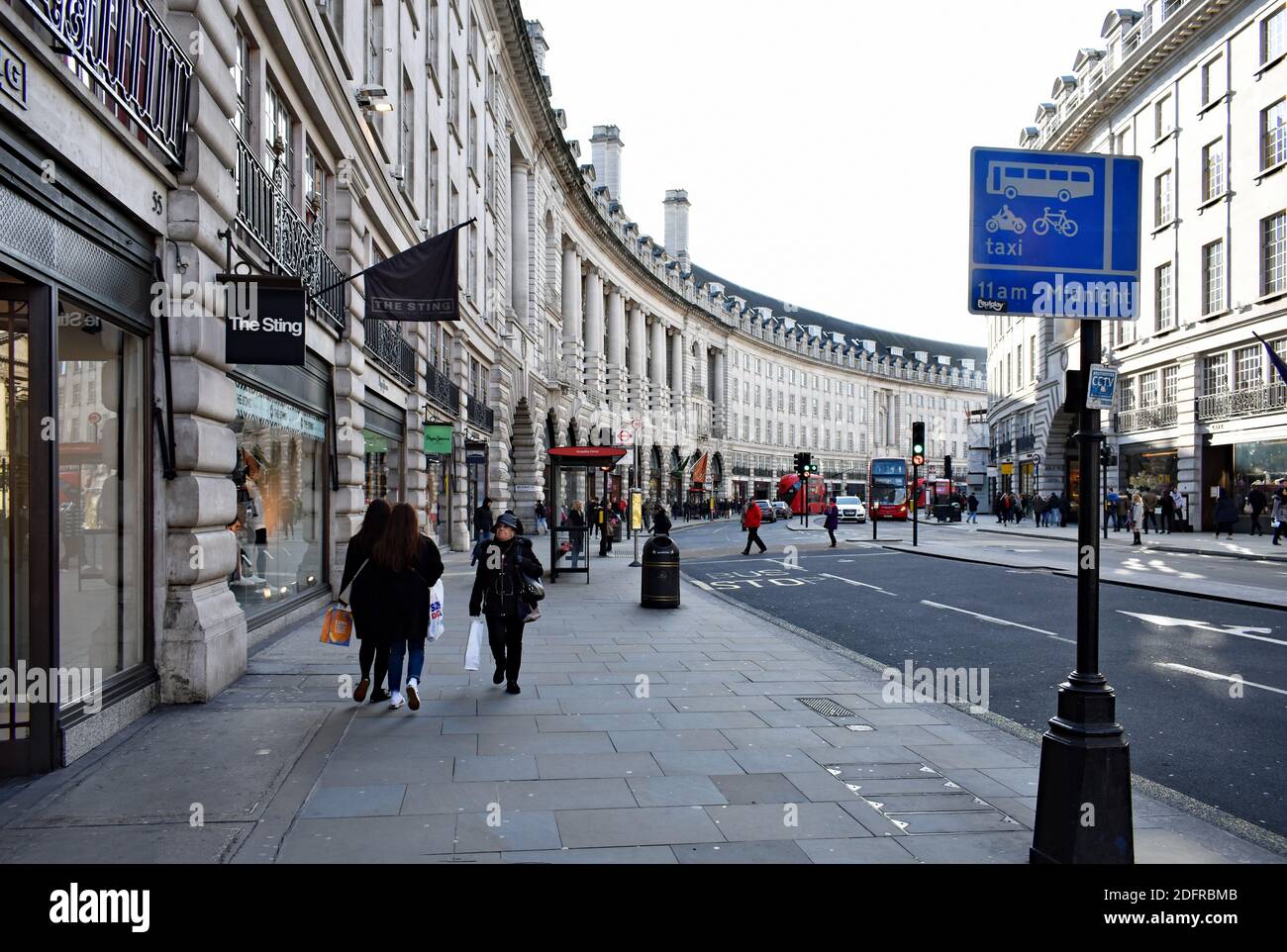 Famous london shopping street hi-res stock photography and images - Alamy