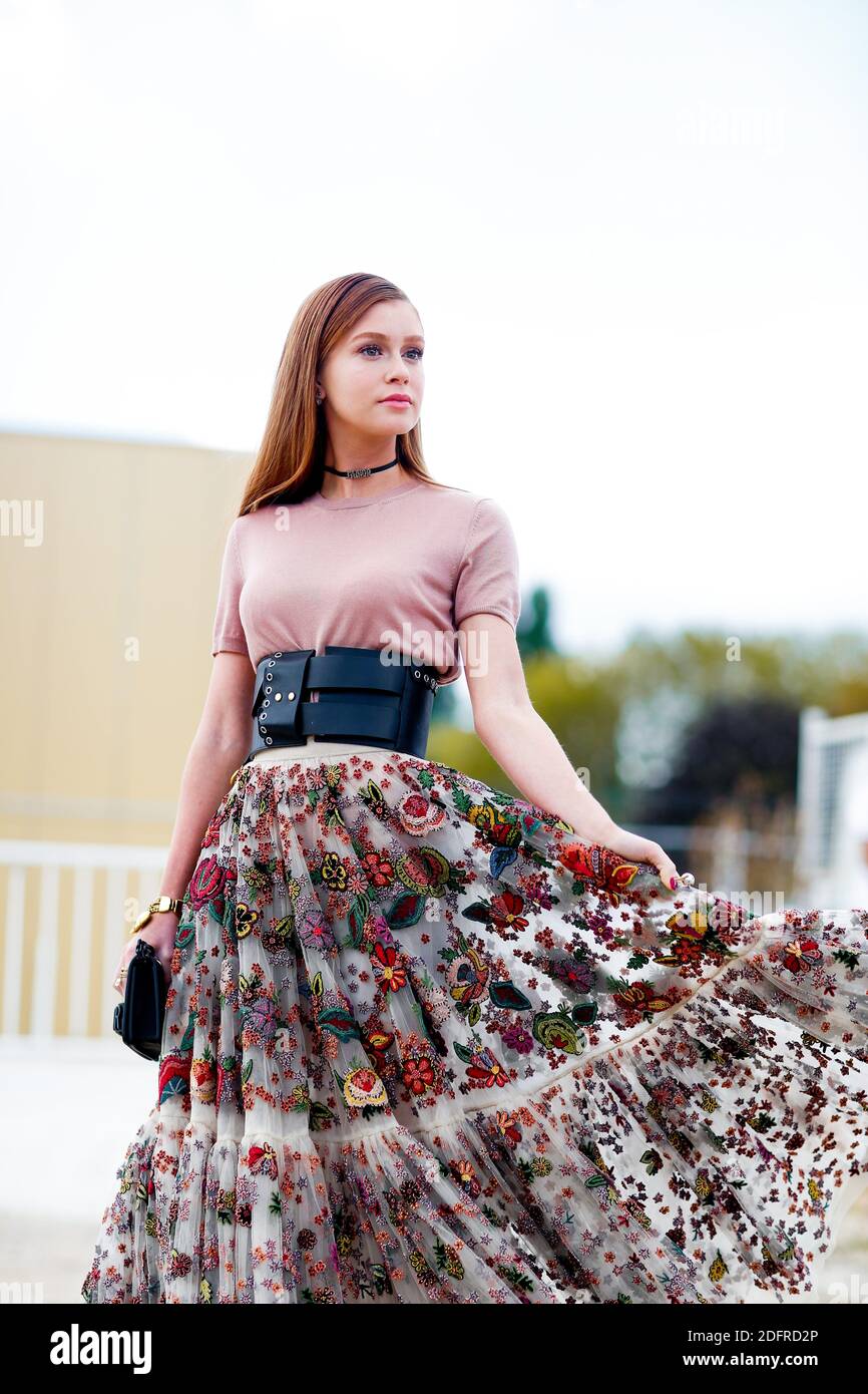 Street style, Marina Ruy Barbosa arriving at Dior spring summer 2019 ...
