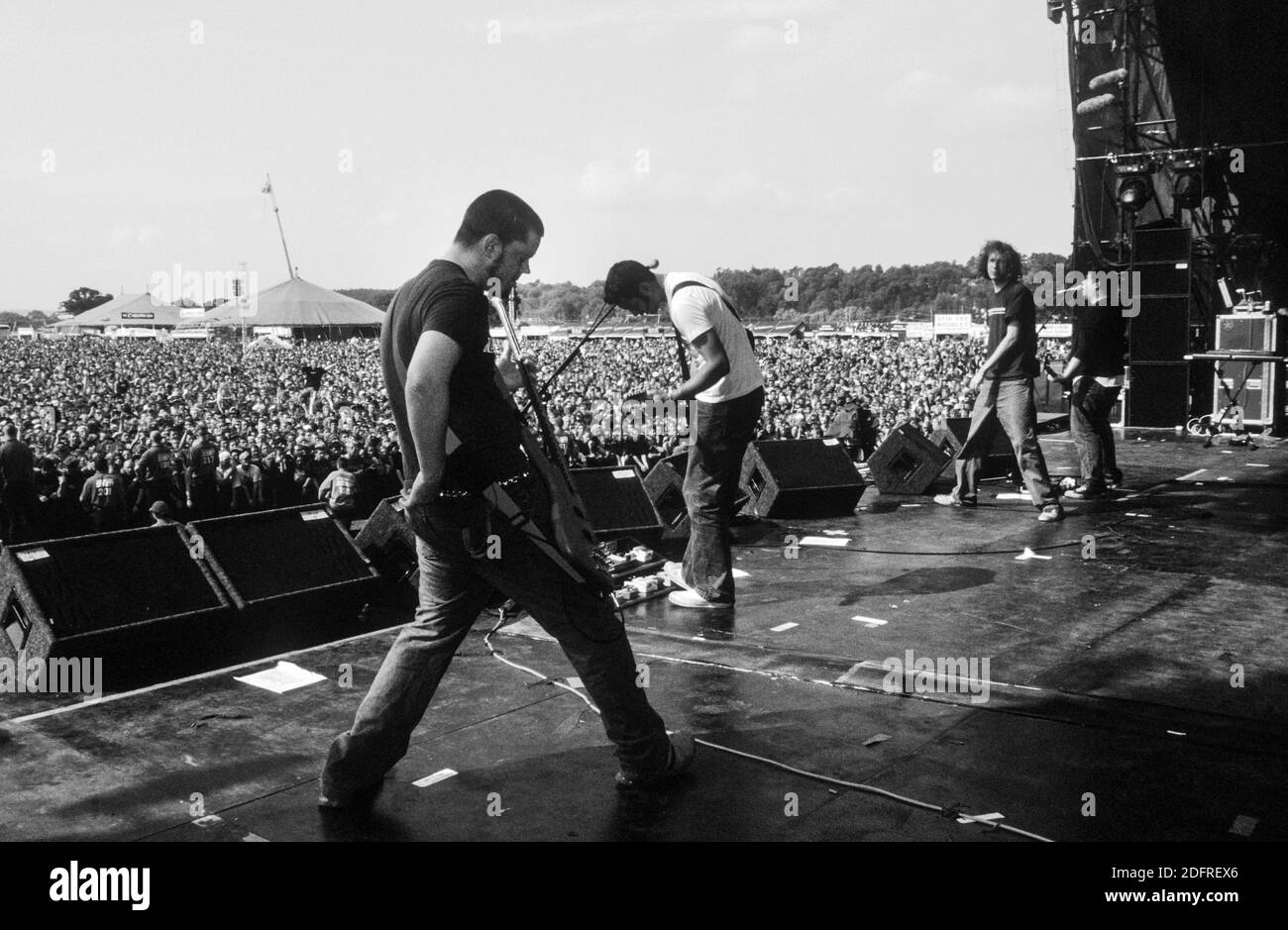 Hundred Reasons playing the Reading Festival 2002, Reading , Berkshire ...