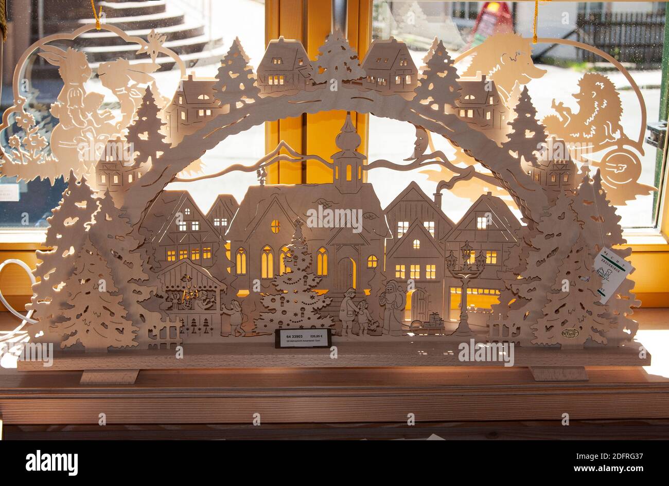 German woodcarving hi-res stock photography and images - Alamy