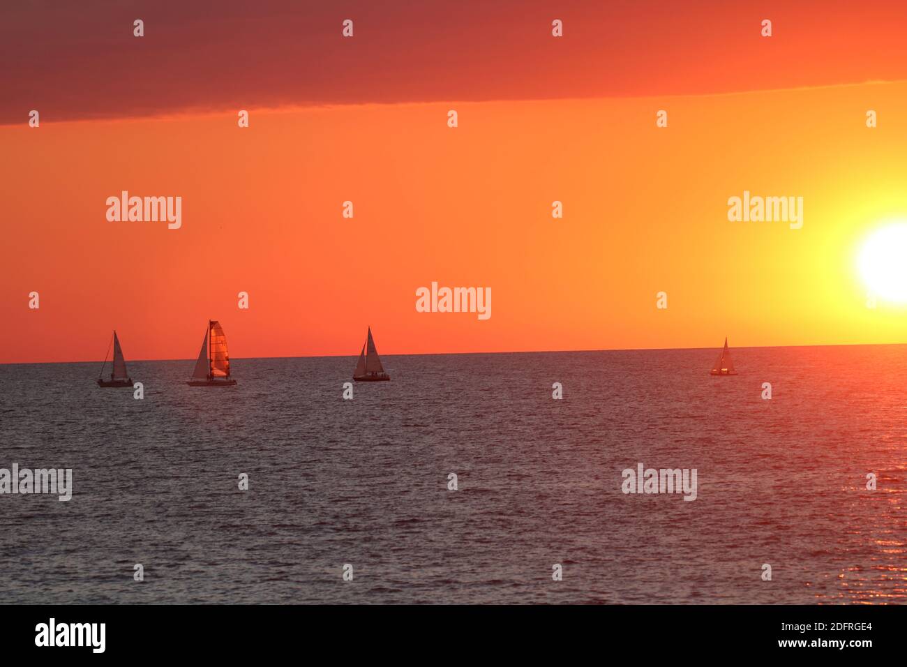 Sunset sailboats hi-res stock photography and images - Alamy