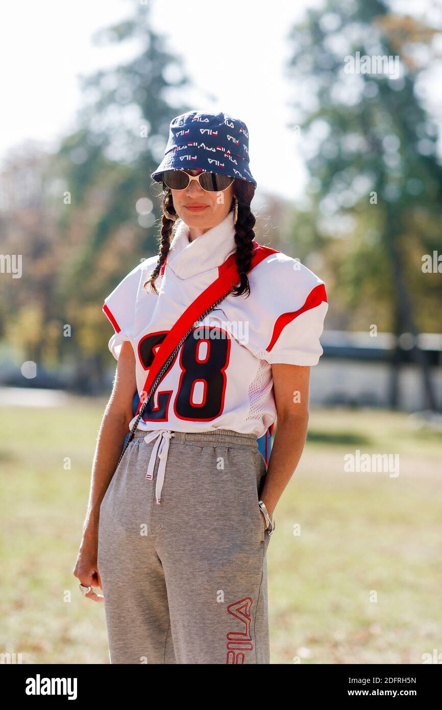 Street style, Devon Kaylor arriving at Manish Arora spring summer 2019 ...