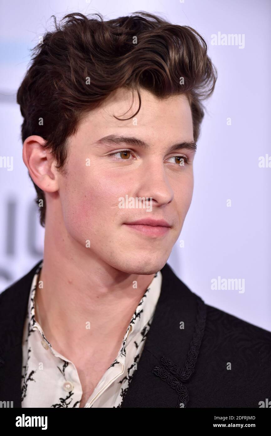 Shawn mendes 2018 american music awards hi-res stock photography and ...