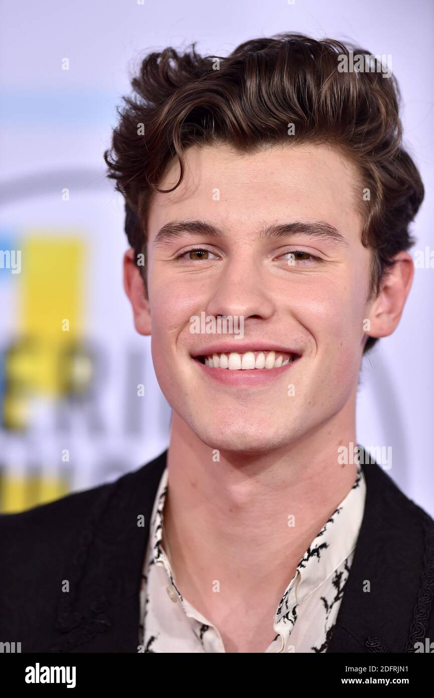 Shawn mendes 2018 american music awards hi-res stock photography and ...