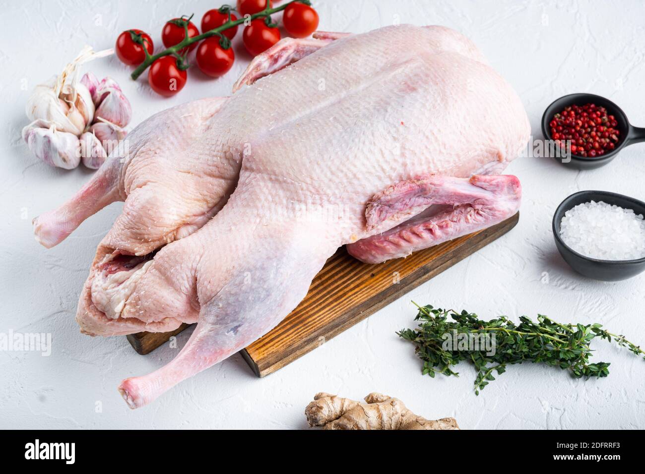 Raw whole duck carcass hi-res stock photography and images - Alamy