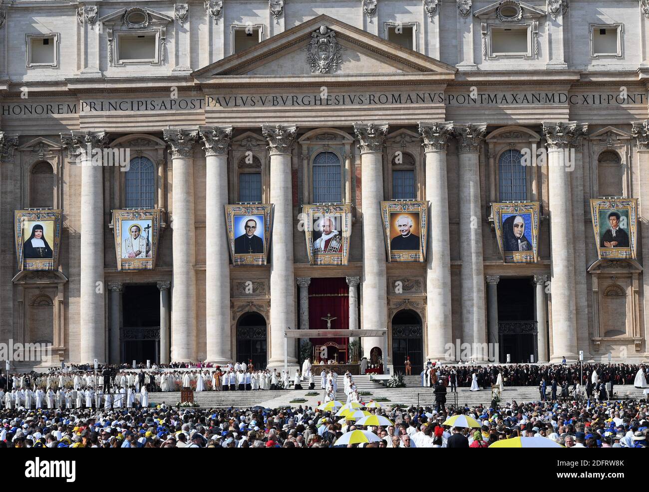 Pope Francis leads a mass for a canonization ceremony of Pope Paul VI ...