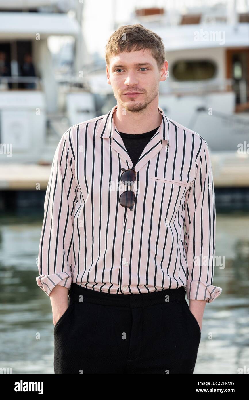 Billy Howle poses at the photocall of 'Motherfatherson' during the ...