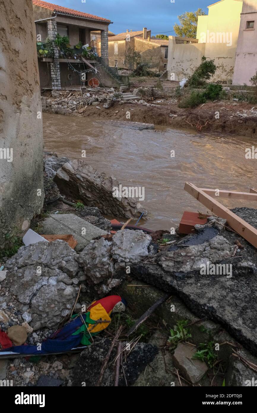 After the heavy floods during the night in the Aude, near Carcassonne ...
