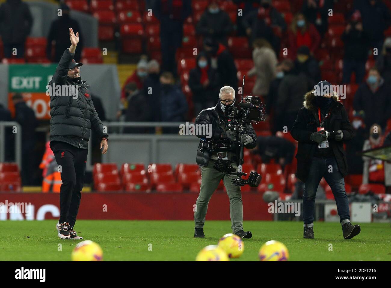 Football cameraman 2000 hi-res stock photography and images - Alamy