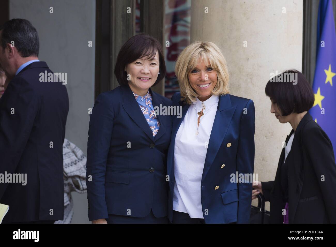 Brigitte Macron with Akie Abe (wife of Japanese Prime Minister Shinzo ...