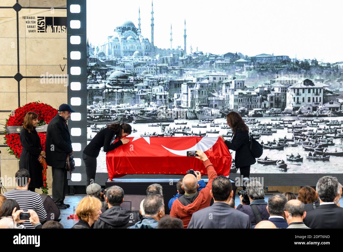 Istanbul people pay homage to their photographer Ara Guler who passed ...