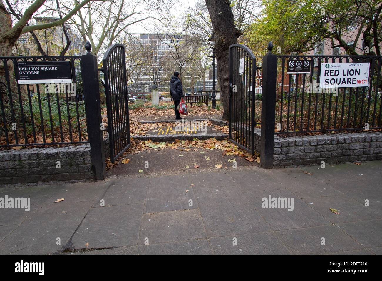 Red lion square gardens london hi-res stock photography and images - Alamy