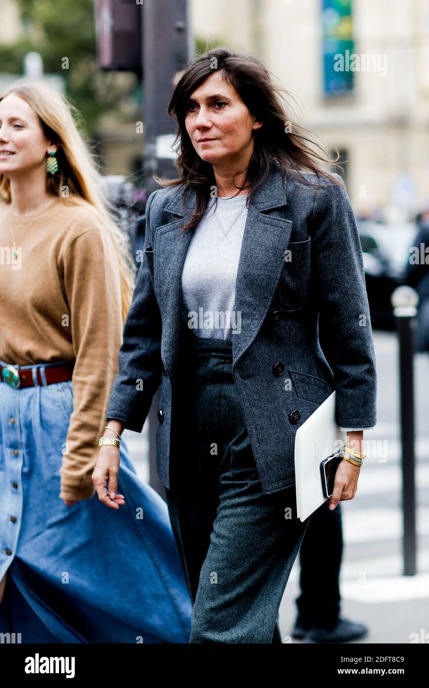 Street style, Emmanuelle Alt arriving at Miu Miu spring summer 2019 ...