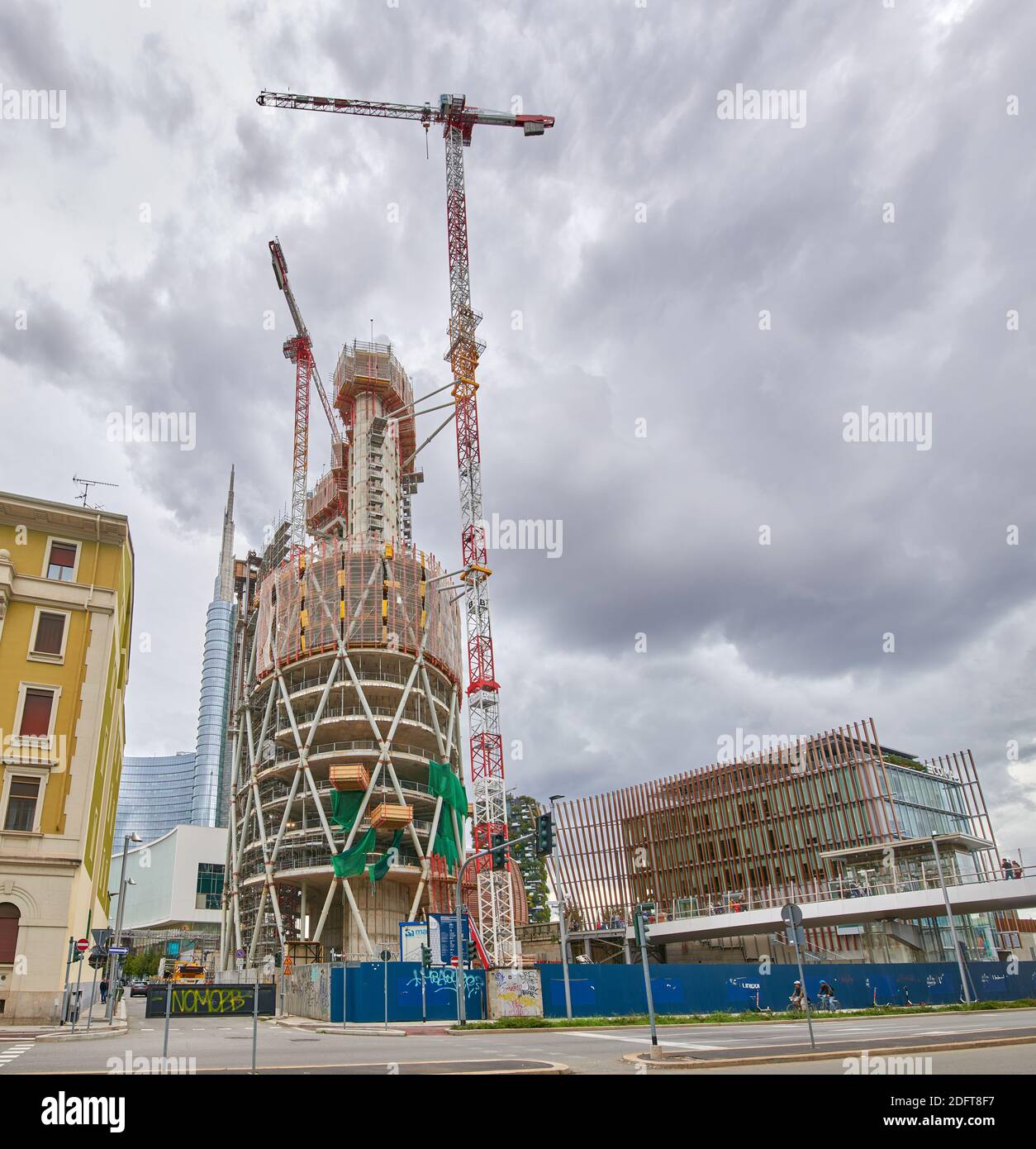 Milan modern architecture hi-res stock photography and images - Alamy