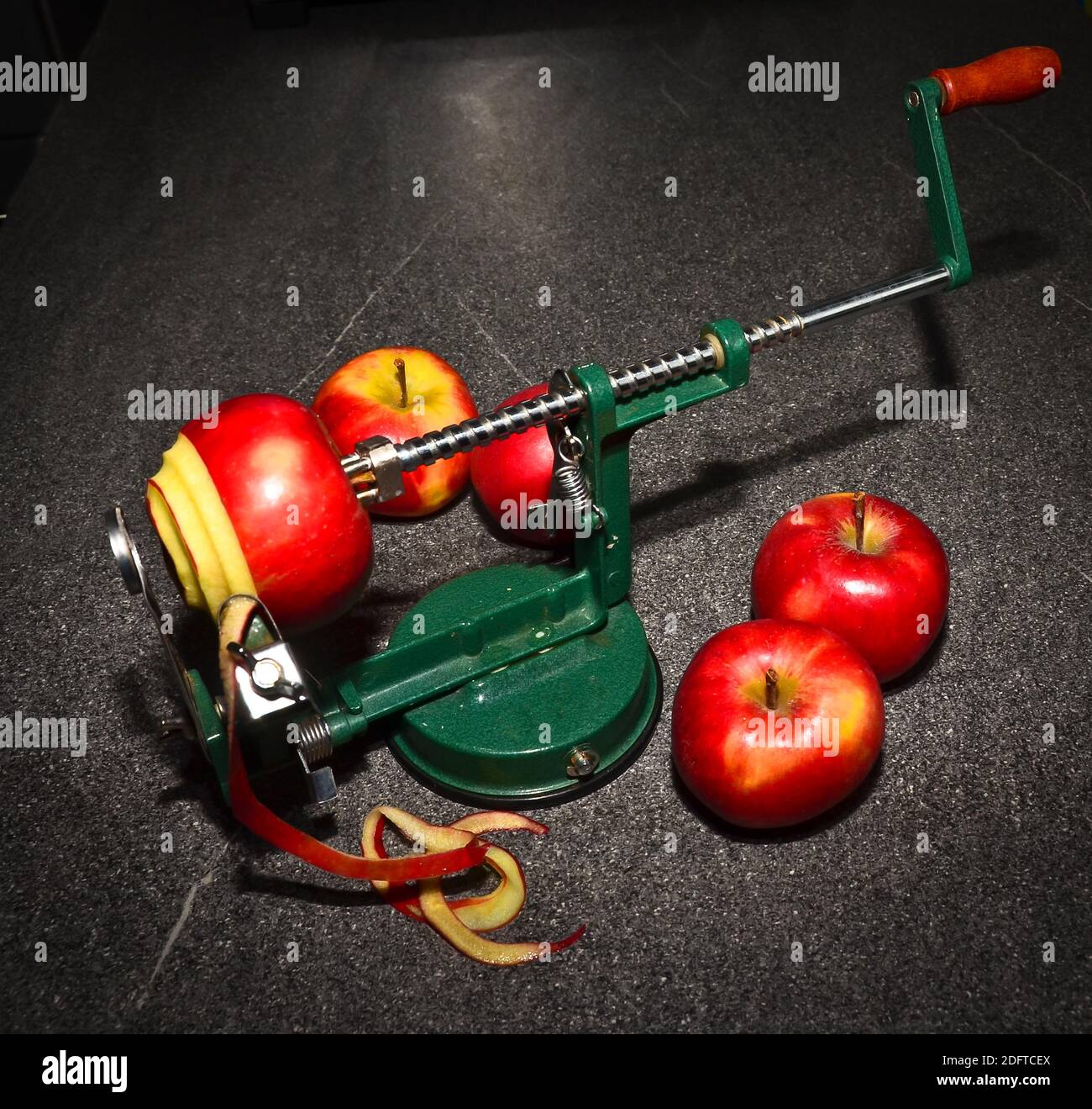 red apples peeled and sliced with a mechanic machine Stock Photo - Alamy