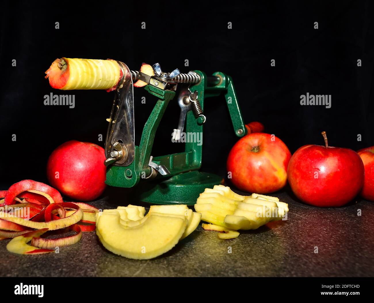 red apples peeled and sliced with a mechanic machine Stock Photo - Alamy