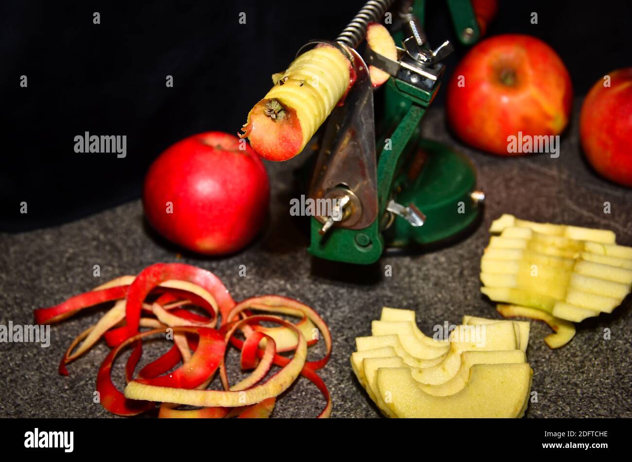 red apples peeled and sliced with a mechanic machine Stock Photo - Alamy