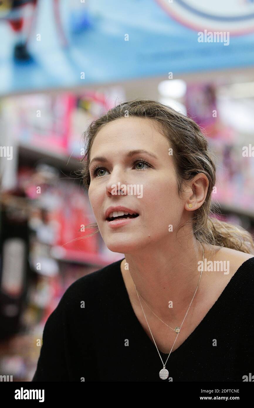 Exclusive - French singer and actress, Lorie Pester dedicates her book ...