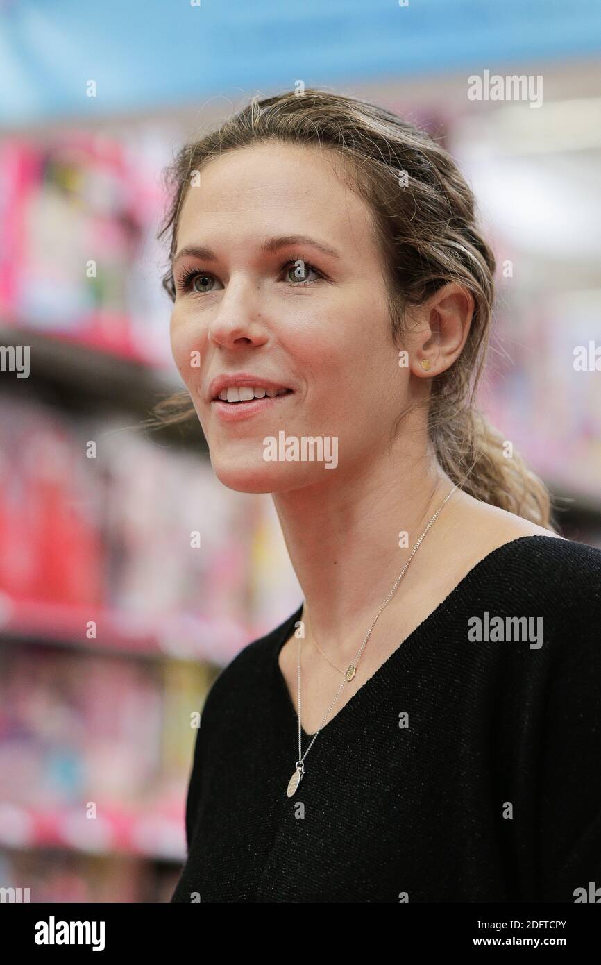 Exclusive - French singer and actress, Lorie Pester dedicates her book ...