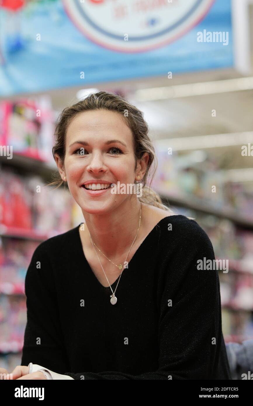 Exclusive - French singer and actress, Lorie Pester dedicates her book ...