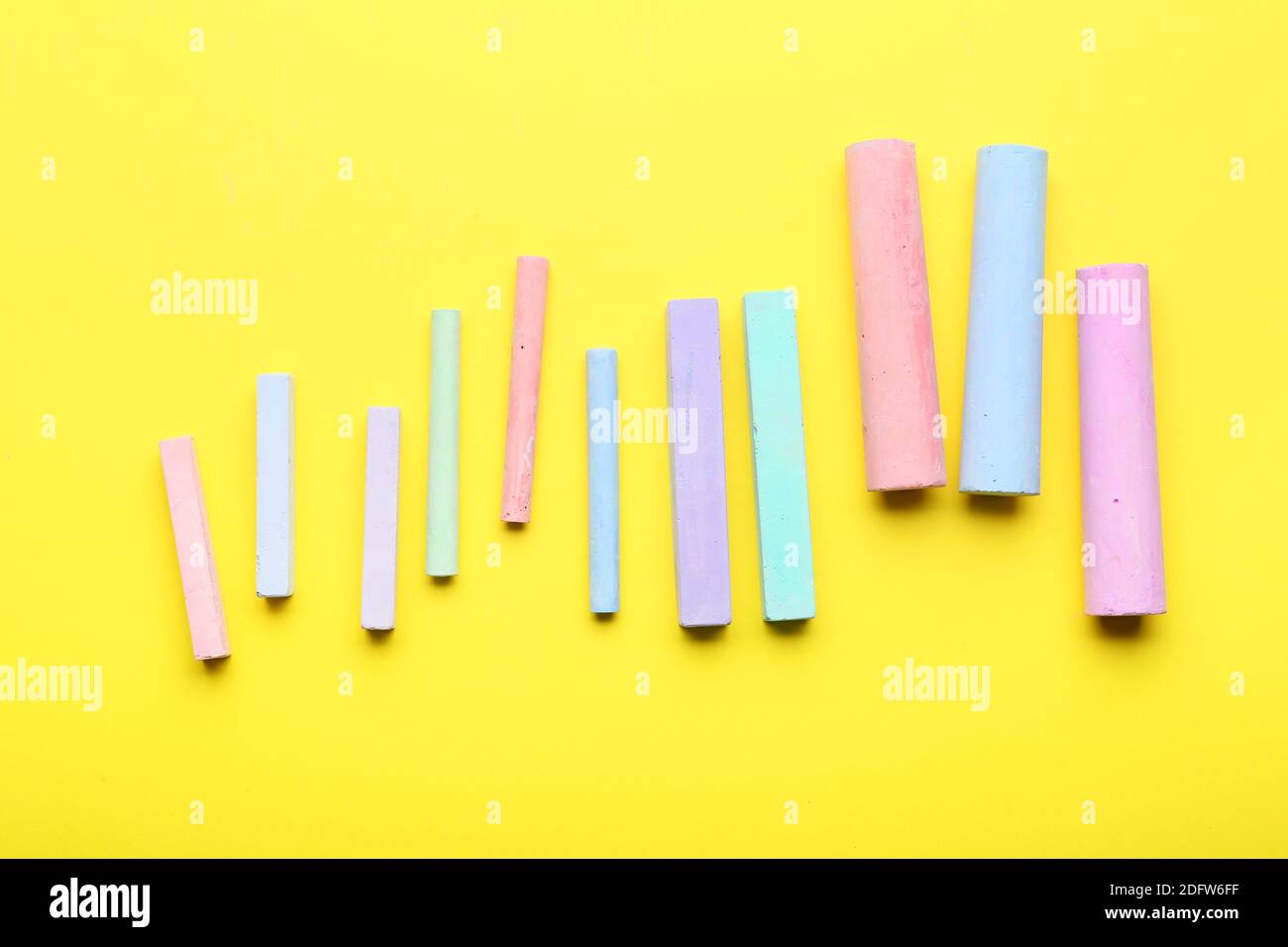 View different color chalks hi-res stock photography and images - Alamy