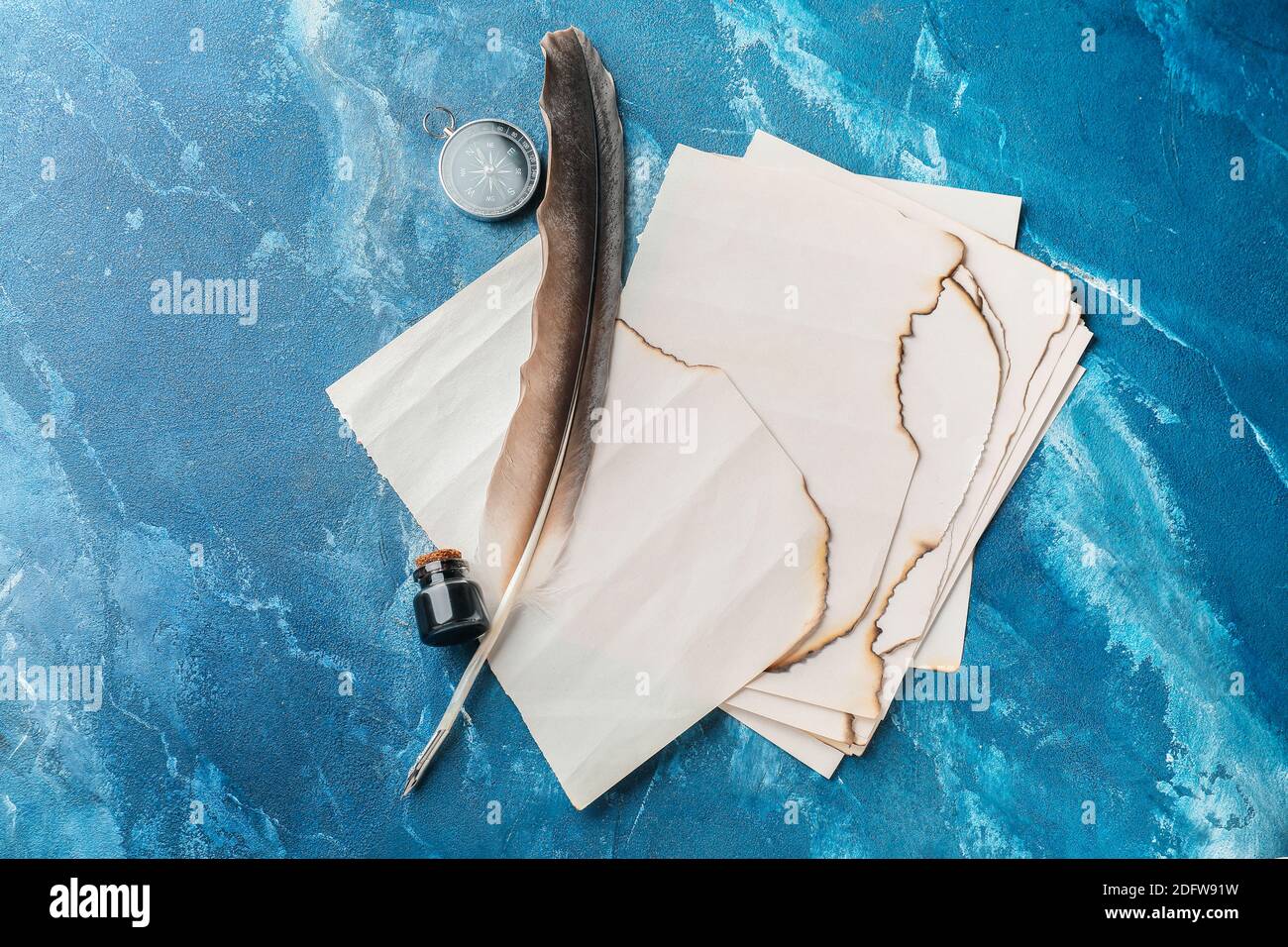 Old paper compass quill hi-res stock photography and images - Alamy