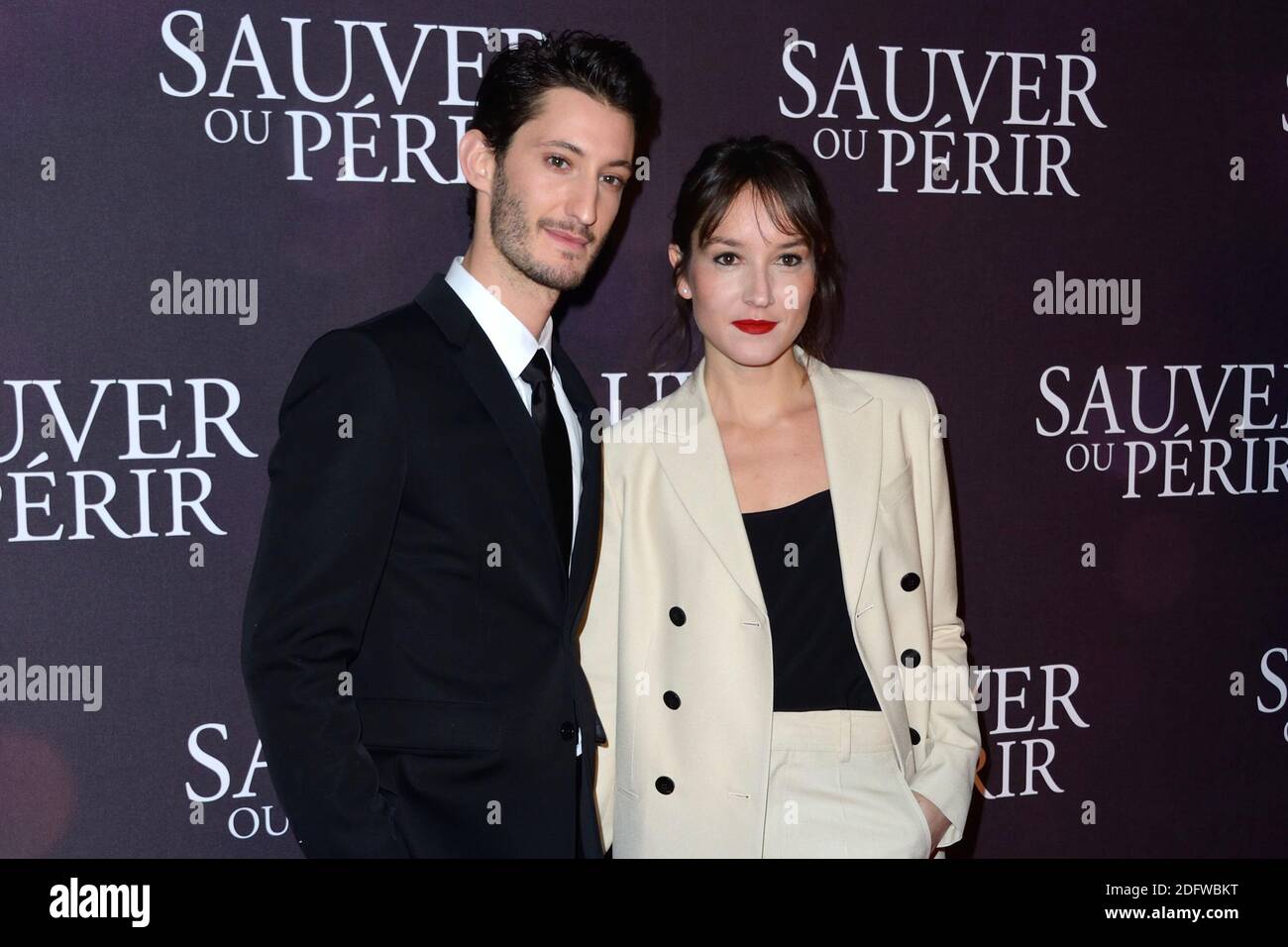 Pierre Niney et Anais Demoustier assistent a la Premiere du film Sauver ...