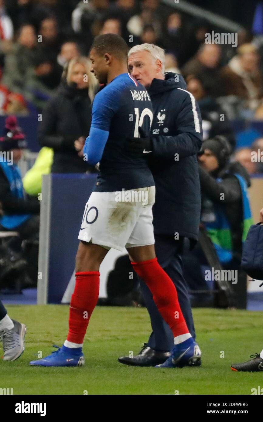 France's Kylian Mbappe is badly wounded in his right shoulder during ...